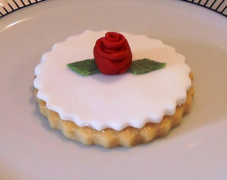 How to make Fondant Rose Biscuits - Fab Food 4 All